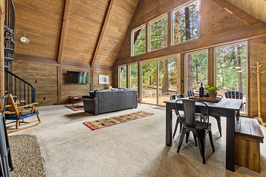 Shaver Wood Forrest-smokey Tree - Shaver Lake, CA