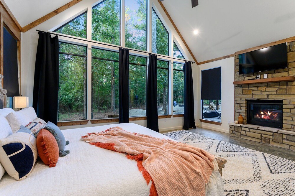 The Honey Bear-Cozy Cabin in the Heart of Hochatown-Sleeps 12 ...