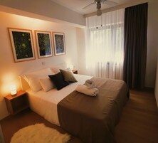 Apartamento superior | Roupas de cama premium, cofres nos quartos, individualmente decorados