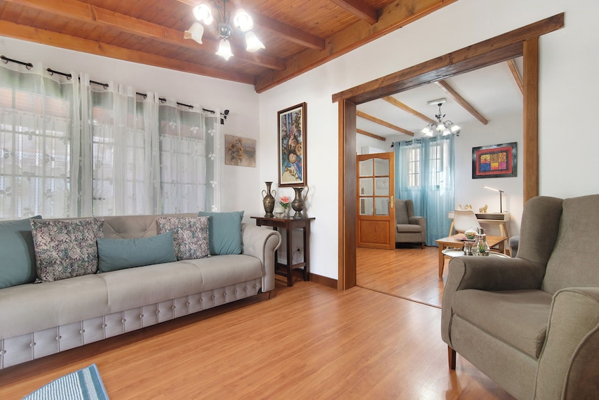 Casa De Vacaciones "El Llanete" Con Vistas A La Montaña, Piscina Compartida Y Wi-fi - San Bartolomé de Tirajana