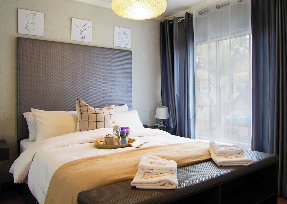 Relax Inn Sandton, For A Home Away From Home Holiday Experience! - Johannesburgo