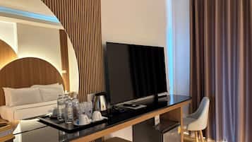 Quarto casal standard | Escrivaninha, cortinas blackout, Wi-Fi de cortesia, roupa de cama