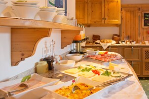 Pequeno-almoço tipo buffet diário incluído 