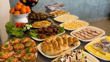 Pequeno-almoço diário mediante uma taxa