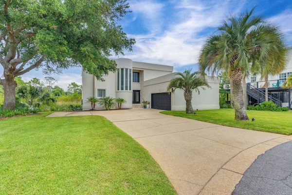 Luxe Gulf Breeze Home W/ Patios - 4 Mi To Beaches! - Pensacola Beach, FL