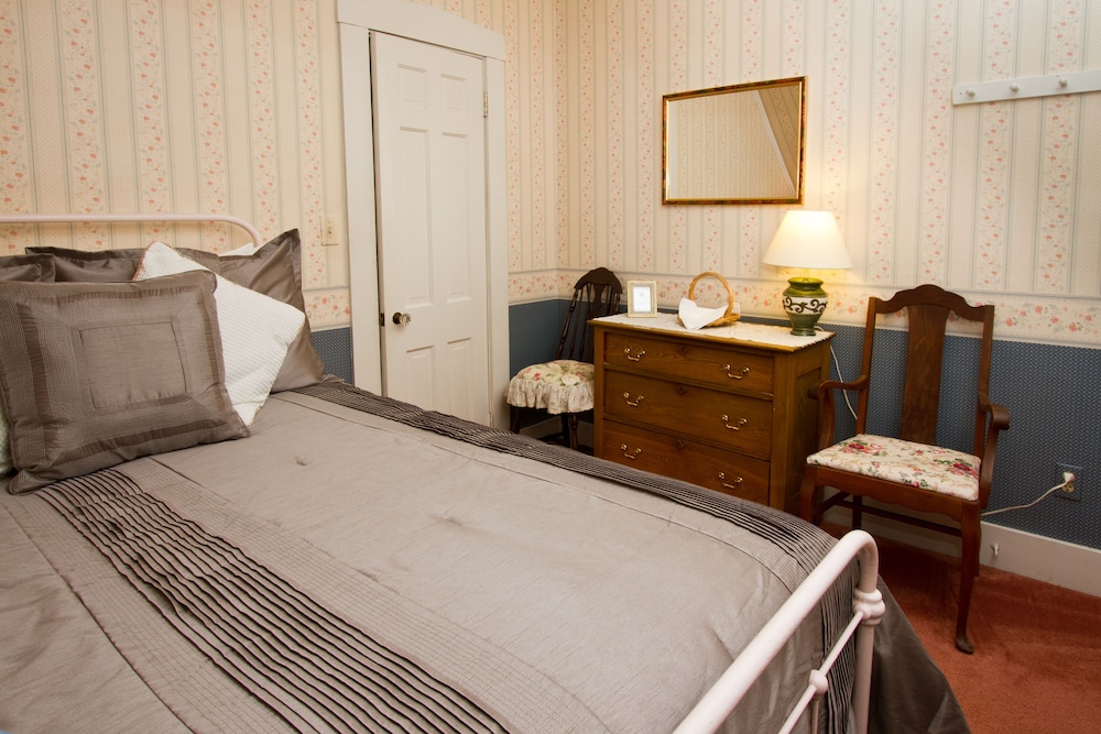 Deerfield Valley Inn, 5min. To M.snow Room Entire Inn - Dover