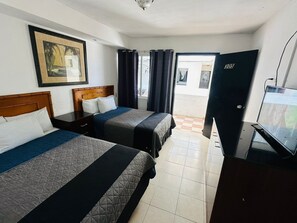 Quarto Standard, 2 camas de casal | Wi-fi grátis, roupa de cama fornecida 