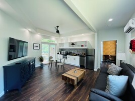 Apartamento Premium, 1 cama king-size, não fumadores, vista para o jardim | Lençóis de algodão egípcio, roupa de alta qualidade