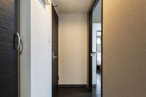 1 quarto, cortinas/cortinados opacos, ferro/tábua de engomar