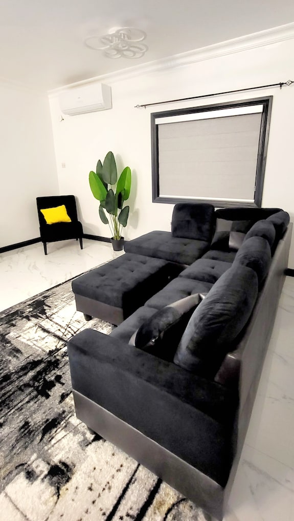 Retreat In New Kingston - Prime Location For Families Or Business Travelers. - Kingston