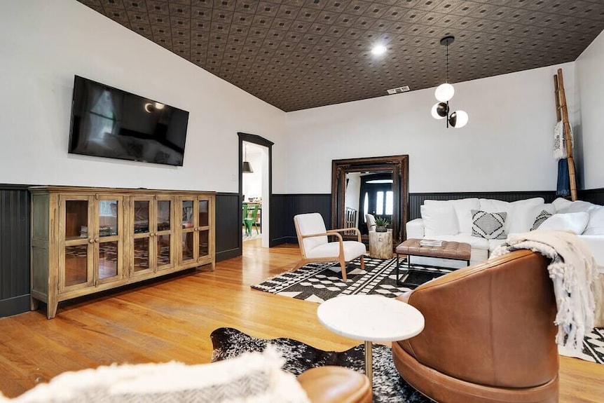 Stonewall Main Haus - Sleeps 6 - Luckenbach, TX