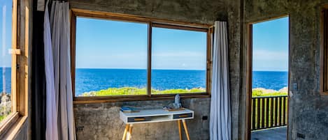 Suite Deluxe, vista para o oceano | 1 quarto, roupa de alta qualidade, camas de colchão viscoelástico