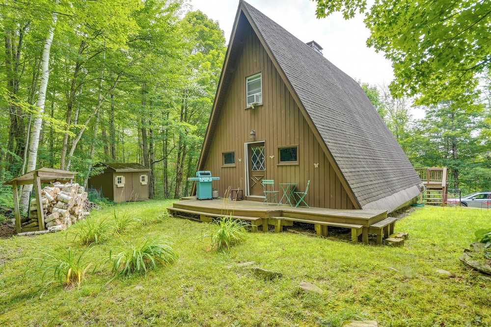 A-frame Cabin W/ Furnished Deck In Becket! - Monterey, MA