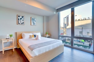 Apartamento conforto, 2 quartos, vista para a cidade | Roupas de cama premium, escrivaninha, cortinas blackout