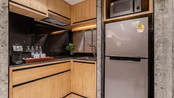 Quarto Familiar, 2 quartos | Cozinha privada | Um micro-ondas, uma placa de cozinha, uma chaleira elétrica