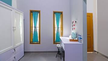 Quarto Duplo Standard | Secretária adequada para computadores portáteis, Wi-fi grátis