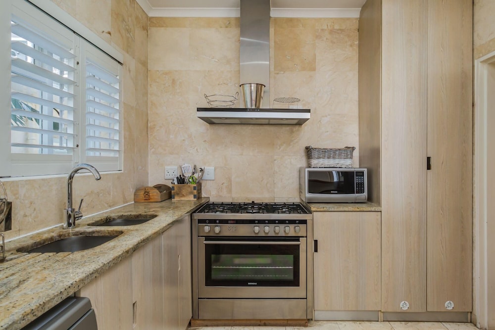 Beach-style Camps Bay Home W Pool Garden Barbados - Cape Town