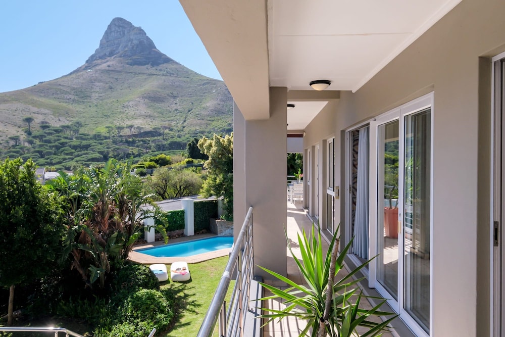 Family Home With Views Pool Garden 100 Geneva - Camps Bay
