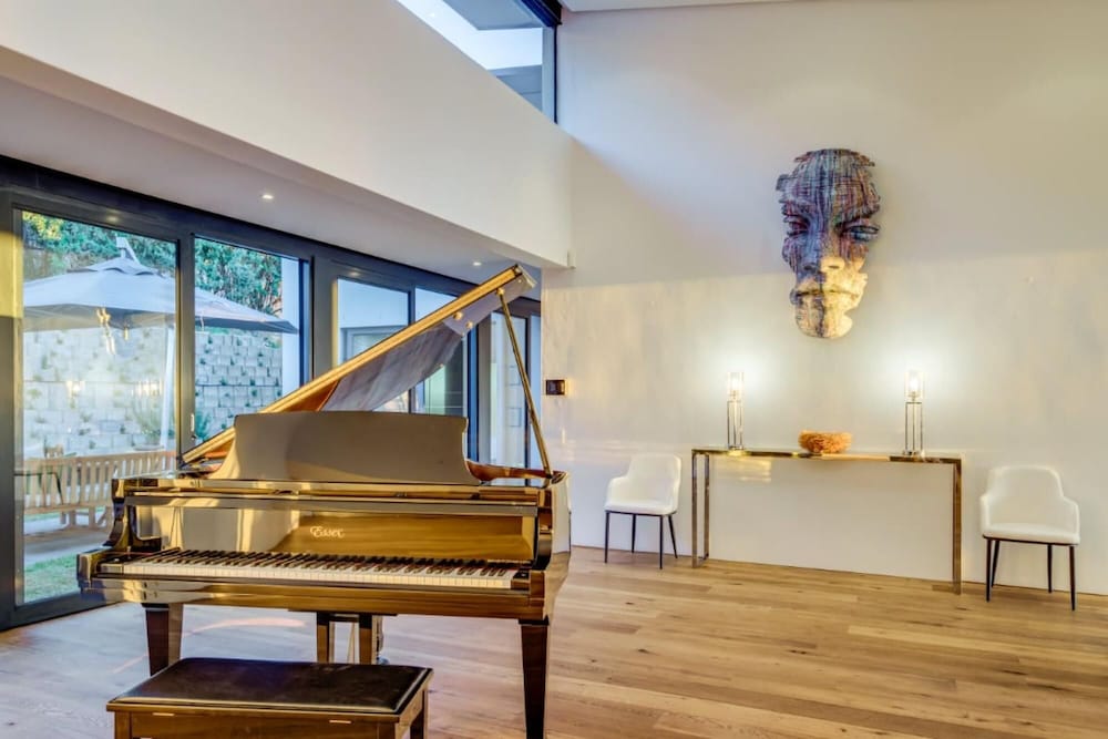 Incredible Villa W Lap Pool Ocean Views Casa Di Sorrento - Camps Bay