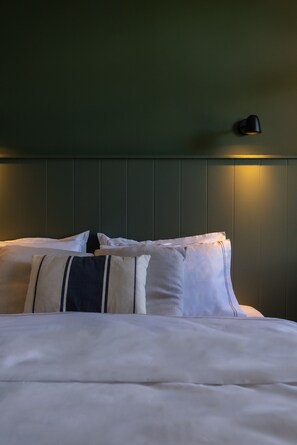 Suite Deluxe | Cofre no quarto, quartos insonorizados, ferro/tábua de engomar