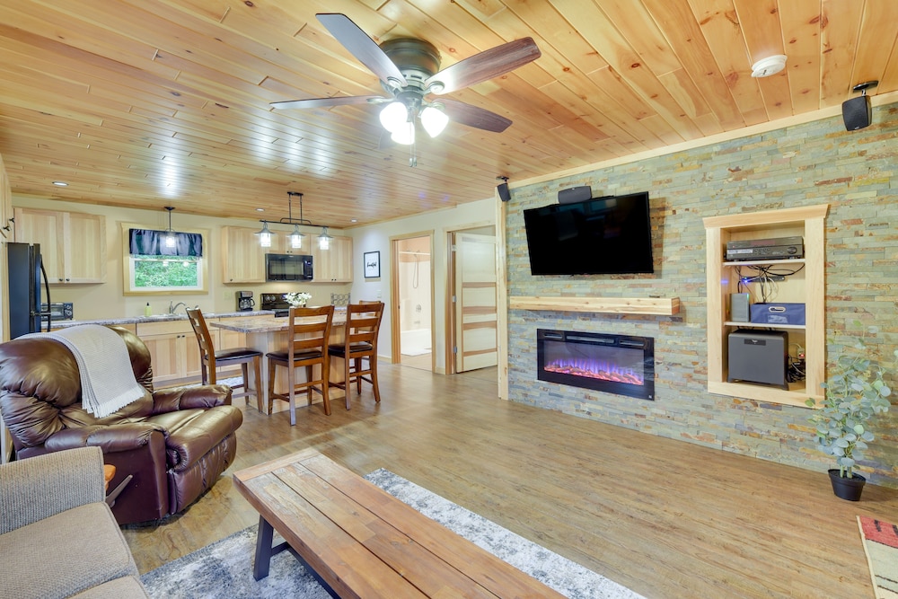 Cozy Cable Cabin Rental - Pet Friendly! - Mirror Lake, Drummond