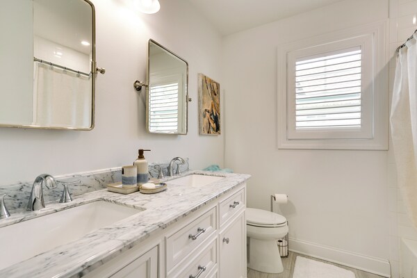 Sleek Long Branch Vacation Rental W/ Pool + Patio! - Highlands, NJ