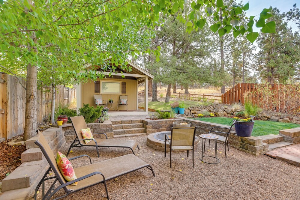 Bend Getaway W/ Private Hot Tub, Patio & Grill! - Bend, OR