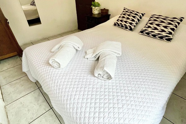 Quarto Standard, 1 cama de casal, casa de banho anexa (ELA 2) | 1 quarto, com decoração personalizada, com mobília individualizada