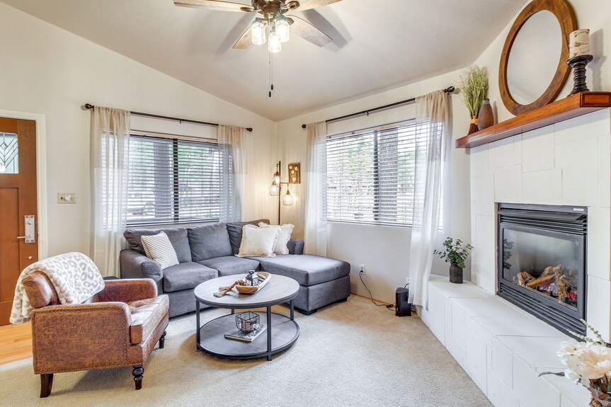 Updated Deck & Fireside Table: Pinetop Cottage - Arizona