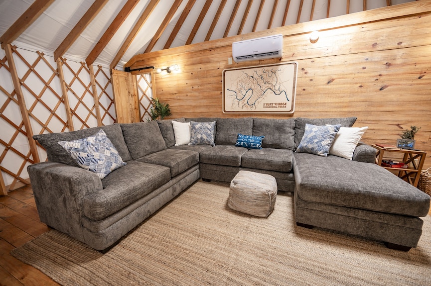 Mourning Dove Yurt! Cold A/c! Hot Tub! Medina River Access ! Close To Town! - 반데라