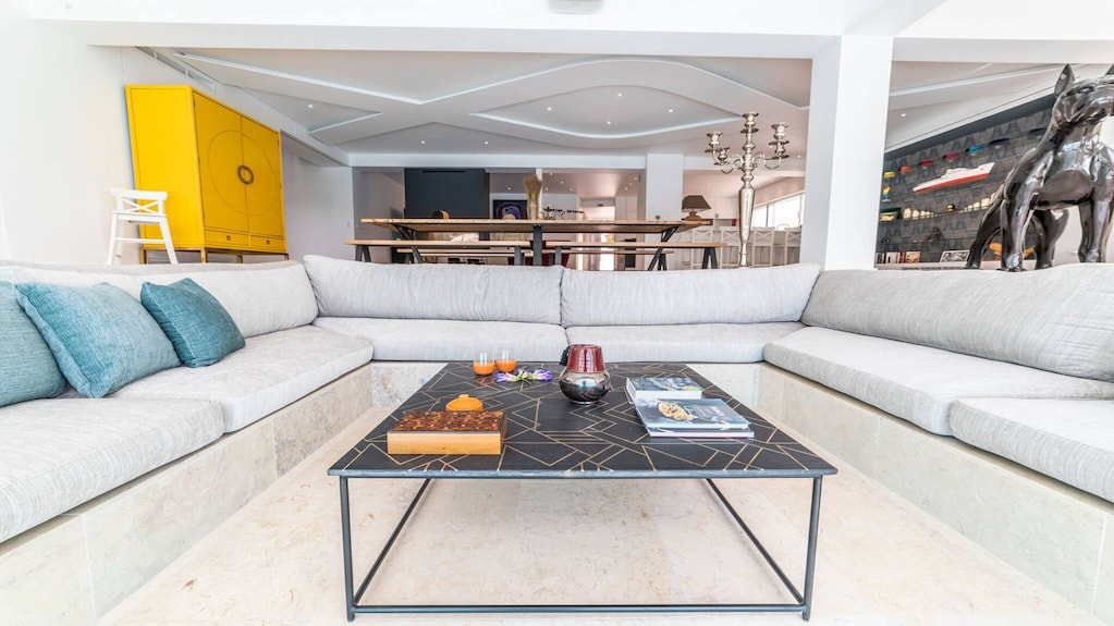 Magnificent Lisbon Coast Villa | 7 Bedrooms | Villa Alba | Private Jacuzzi - Costa da Caparica