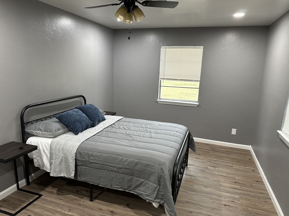 Paradise Valley Escape - Elgin, OK