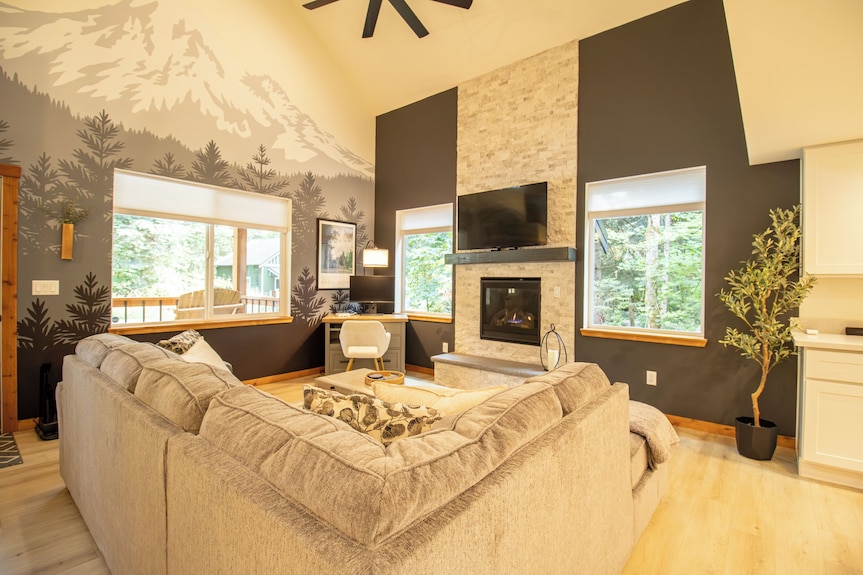 Plan For Spring! Sleeps 8 - Hot Tub - Fire Pit - Ashford, WA