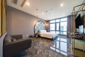 Quarto casal standard | Escrivaninha, espaço de trabalho para notebook, Wi-Fi de cortesia