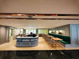 Café da manhã com buffet grátis todos os dias