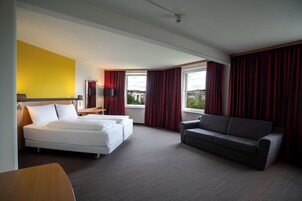 Cofre no quarto, secretária