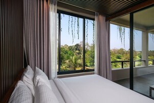 Quarto conforto | Roupas de cama premium, cofres nos quartos, individualmente mobiliados