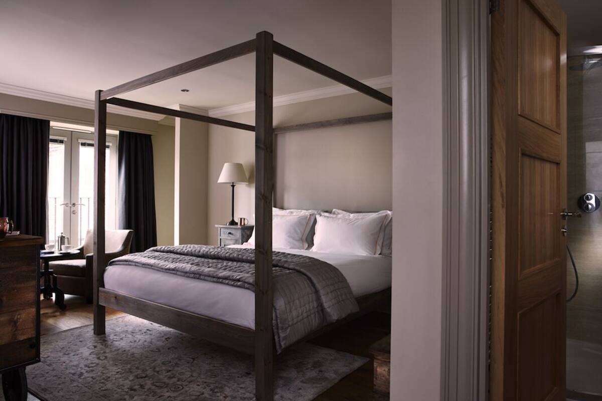 Big Double Room | Roupa hipoalergénica, cofre no quarto, secretária