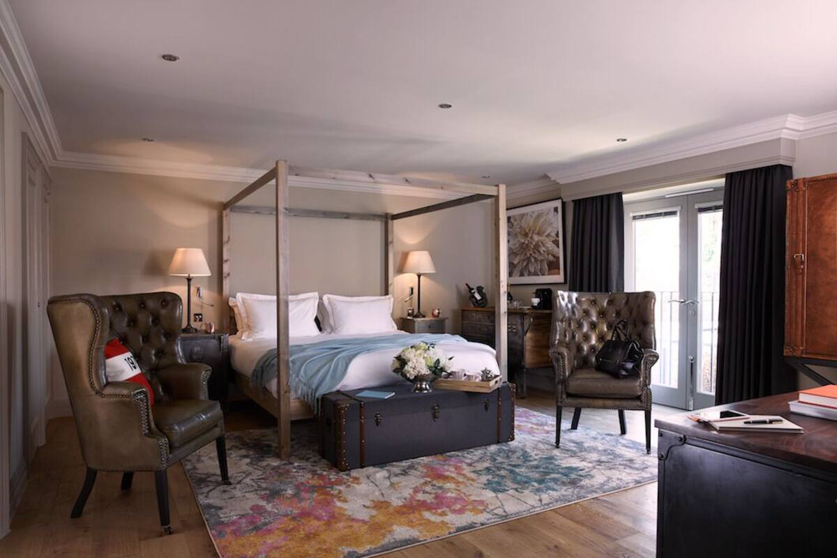 Biggest Double Room | Roupa hipoalergénica, cofre no quarto, secretária