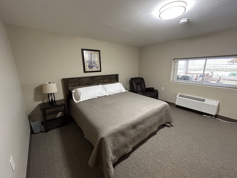 Watrerfornt Lodge On Reelfoot Lake\n8,000 Sq Feet Sits On 3 Acers\n12 Bed Rooms\n - Tennessee