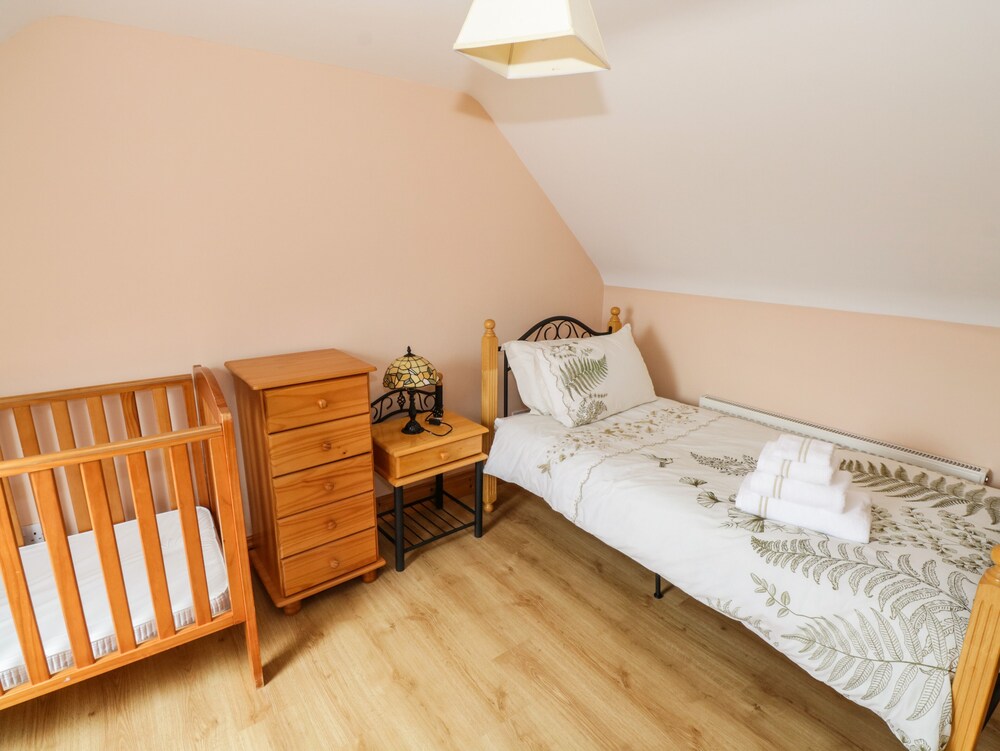 TIGH MHICÏL, family friendly, with open fire in Rosmuc, County Galway ...