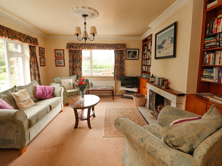 The Lodge, Pet Friendly, With Open Fire In Beaufort, County Kerry - Dingle Peninsula