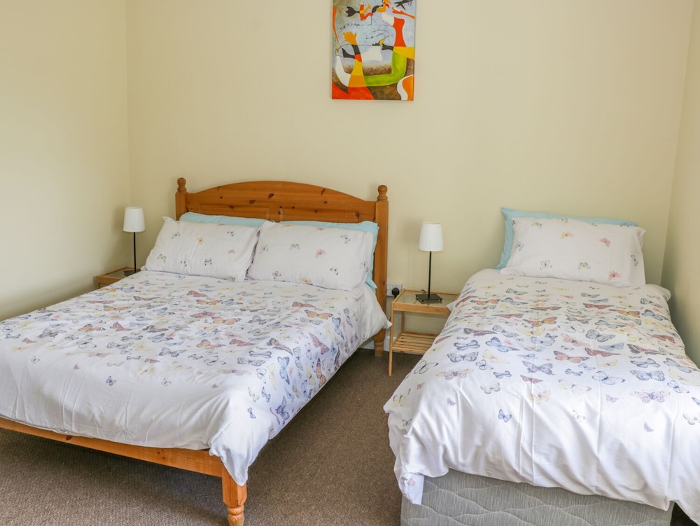 Glor Cottage, Pet Friendly, With A Garden In Knock, County Mayo - Knock
