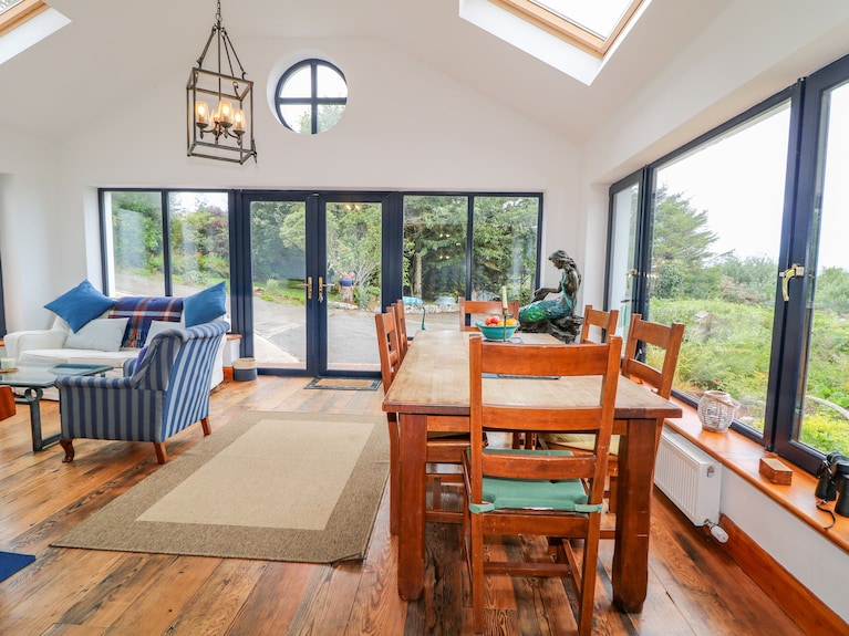 The Mermaid, Pet Friendly, With Open Fire In Dungloe, County Donegal - Ireland