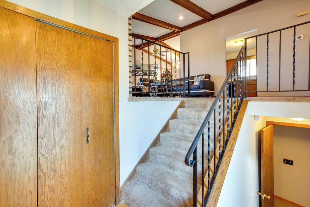 Spacious Family Home: 11 Mi To Dtwn Minneapolis! - Minnesota