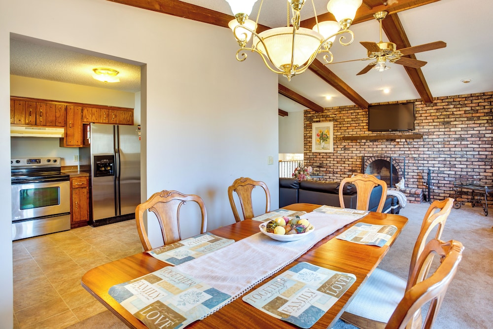 Spacious Family Home: 11 Mi To Dtwn Minneapolis! - Minnesota