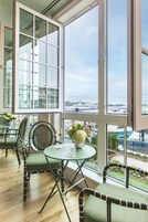 Pequeno-almoço preparado no momento diário mediante uma taxa 