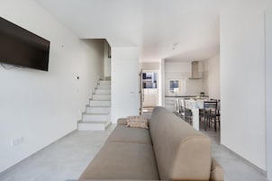 Apartamento | Sala de estar | TV de ecrã plano
