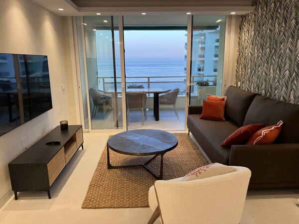 Beachfront Apartment With Pool - Marbella