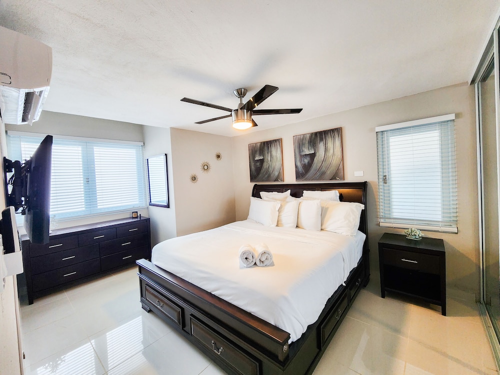6 Guests, 4 Min Walk To Private Beach, Casino, Bowling Alley And Much More ! - Dorado